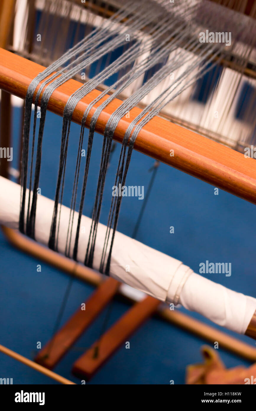 China traditional silk weaving hi-res stock photography and images - Alamy