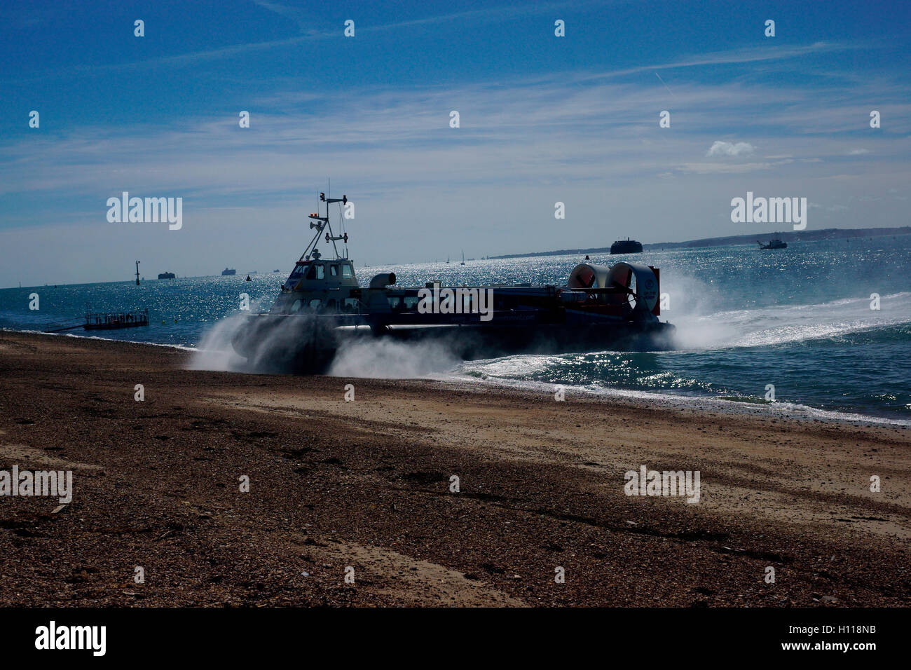HOVERCRAFT, GH114, FREEDOM 90 LANDING Stock Photo - Alamy