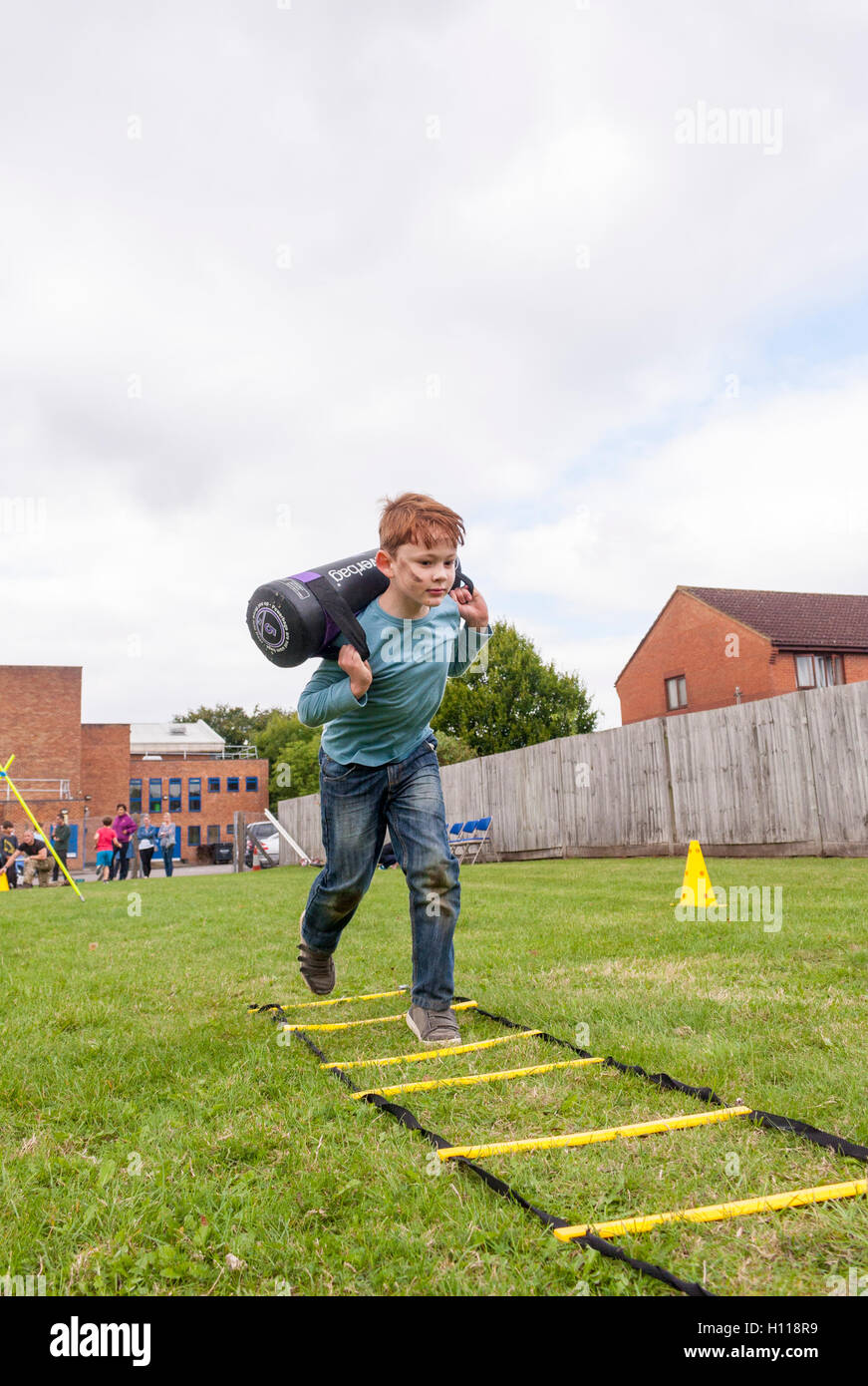 Assault course hi-res stock photography and images - Alamy