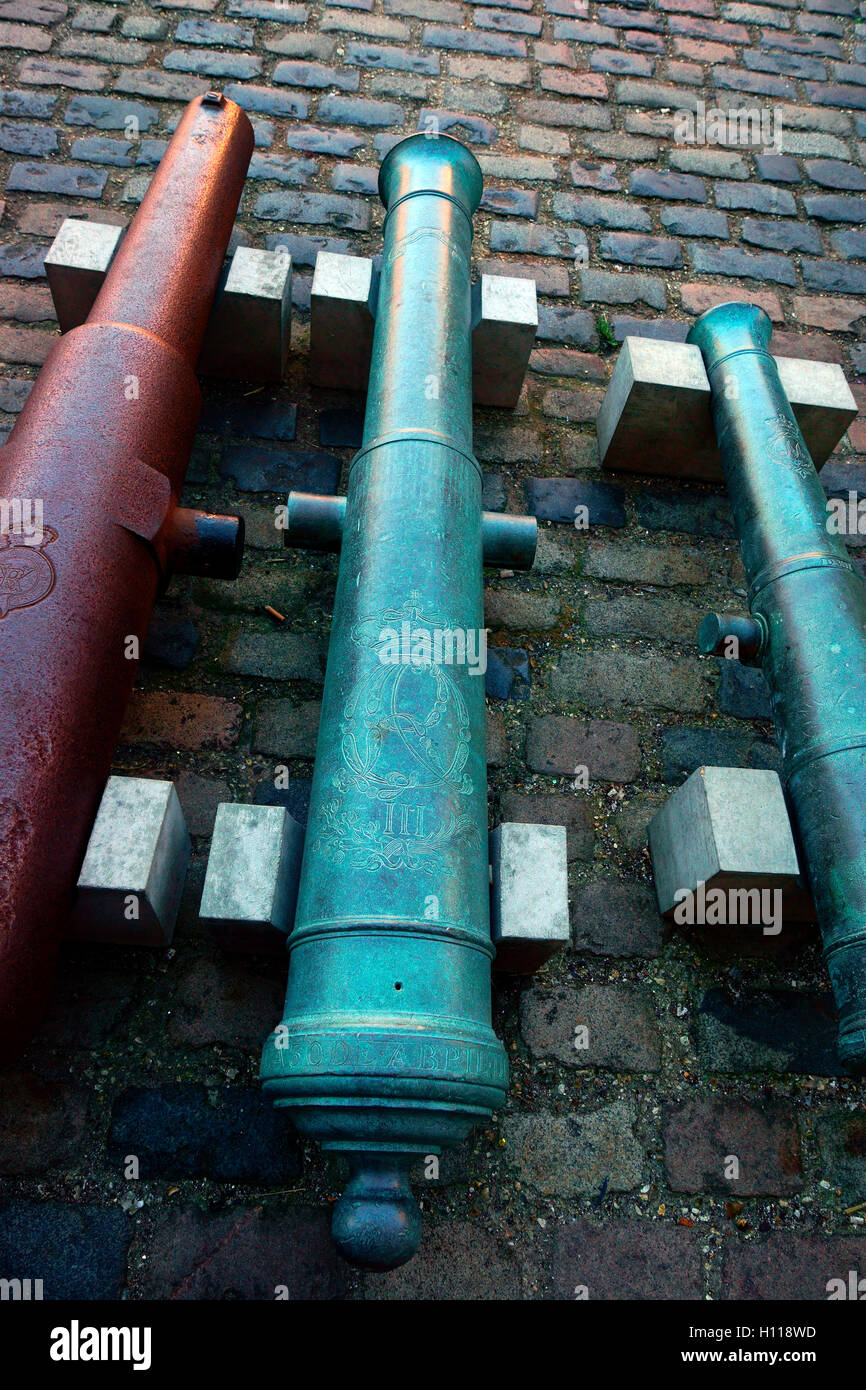 Ships cannon casting hi-res stock photography and images - Alamy