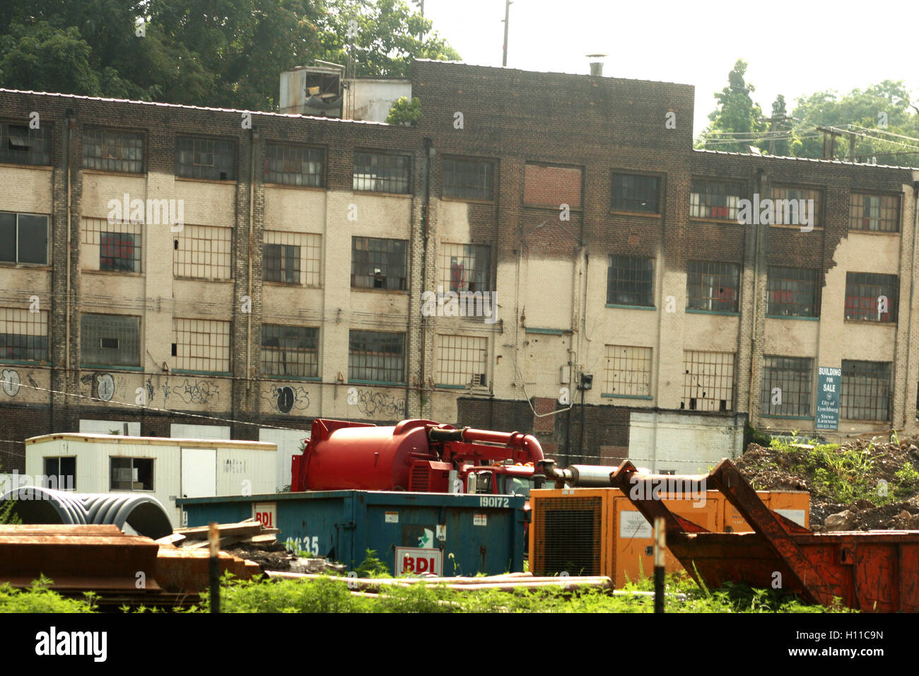 Dilapidated factory building Stock Photo - Alamy
