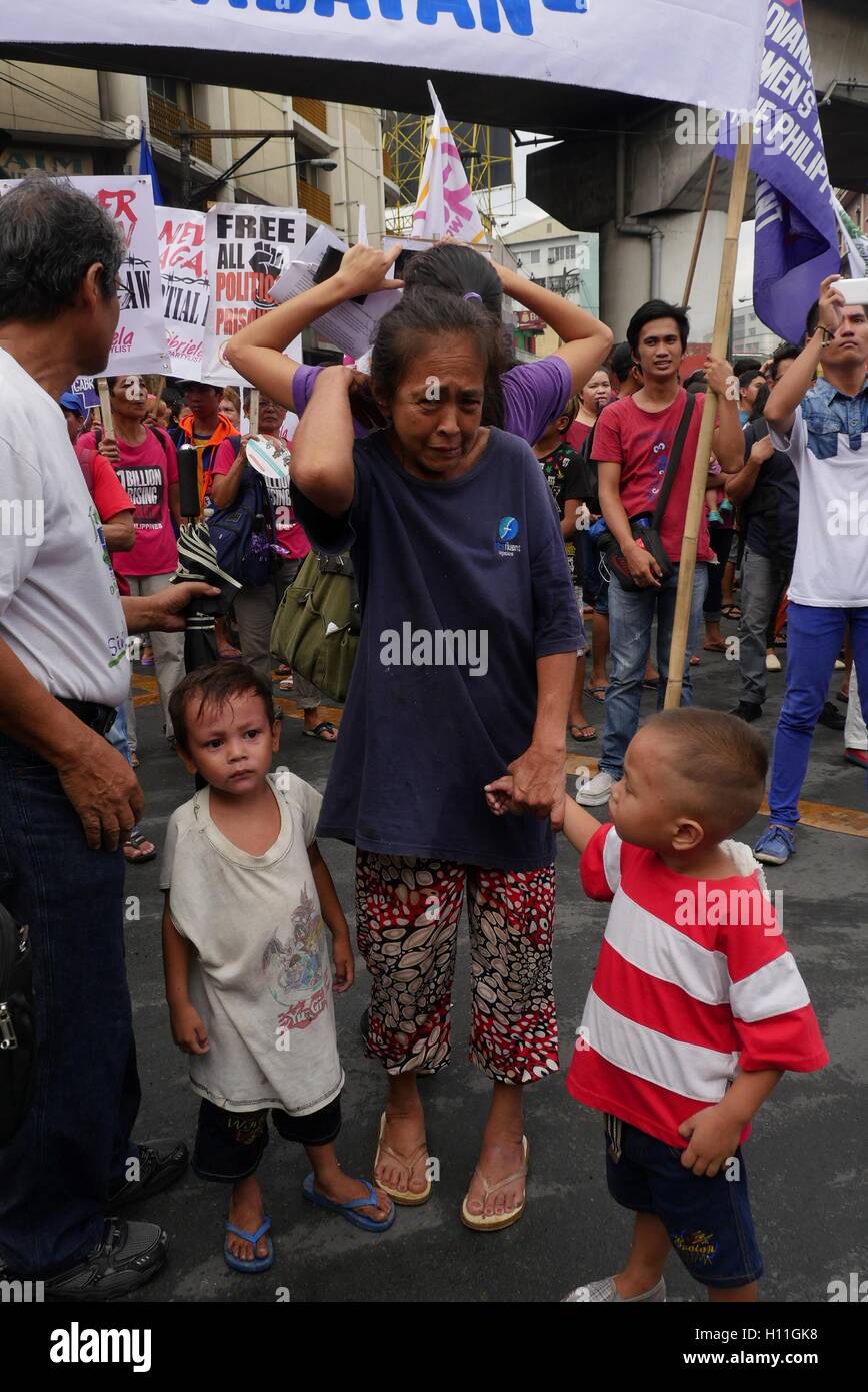 Manila, Philippines. 21st Sep, 2016. A woman and two children overcast ...