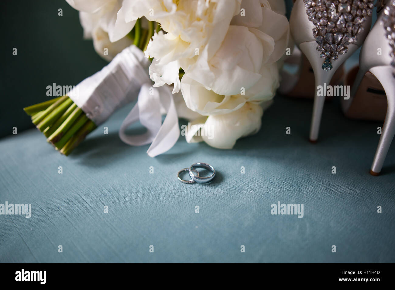 Roses with rings hi-res stock photography and images - Alamy