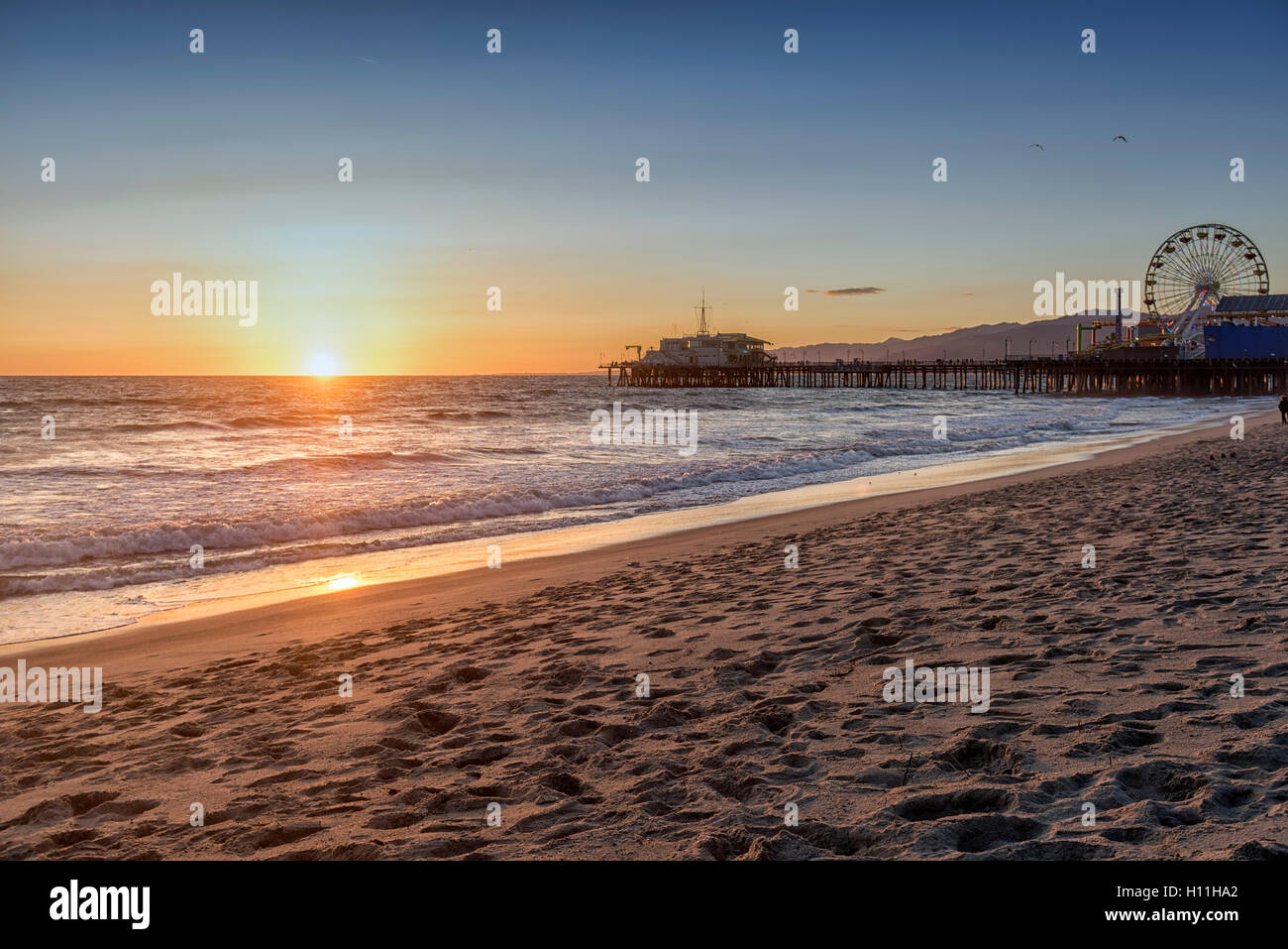 Santa monica beach hi-res stock photography and images - Alamy