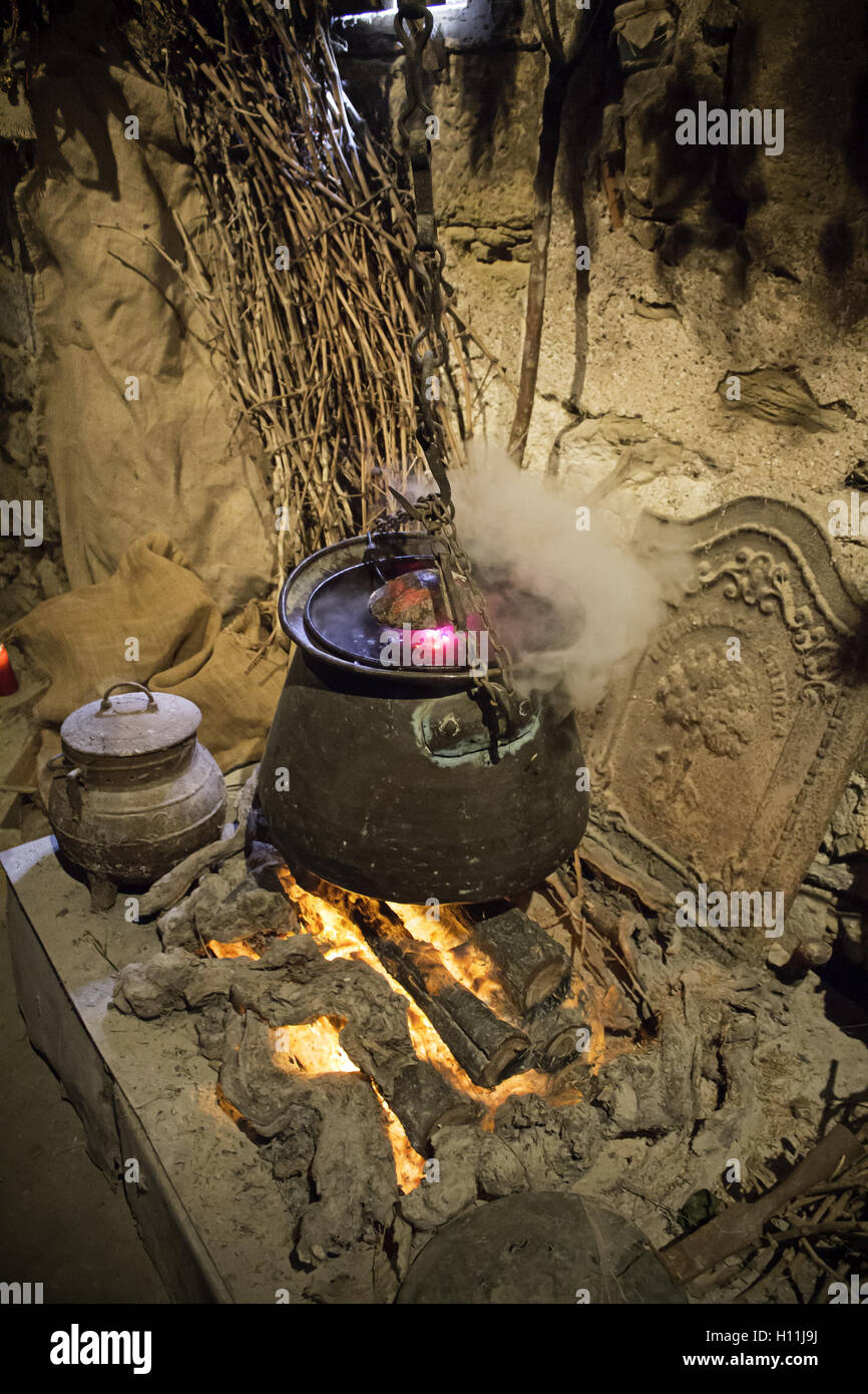 Potion cauldron hi-res stock photography and images - Alamy