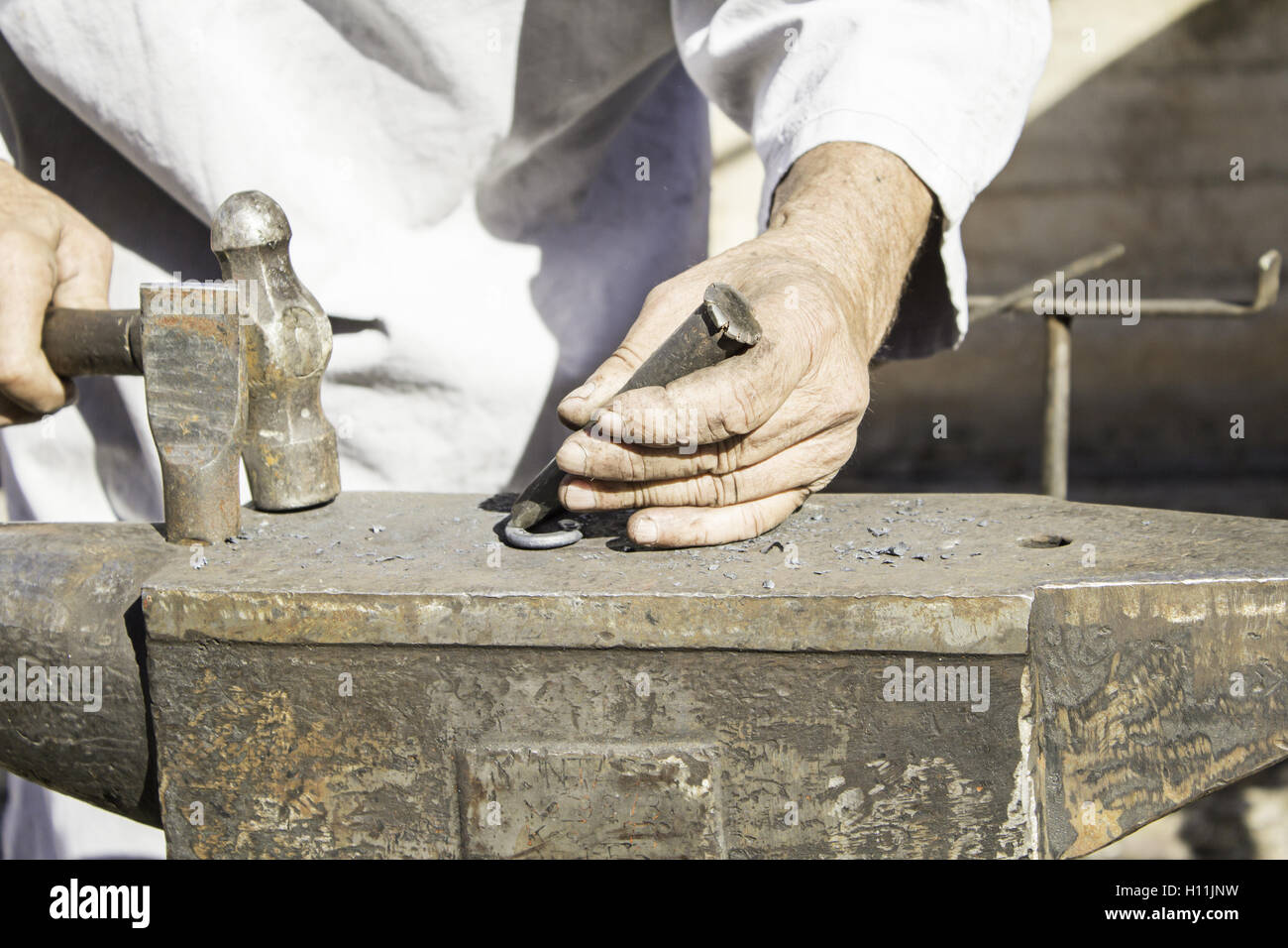 Working blacksmith making horseshoes iron industry Stock Photo - Alamy