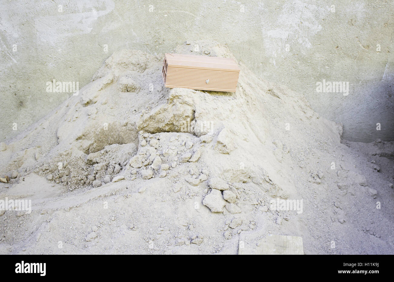 Dry cement brick masonry, construction Stock Photo - Alamy