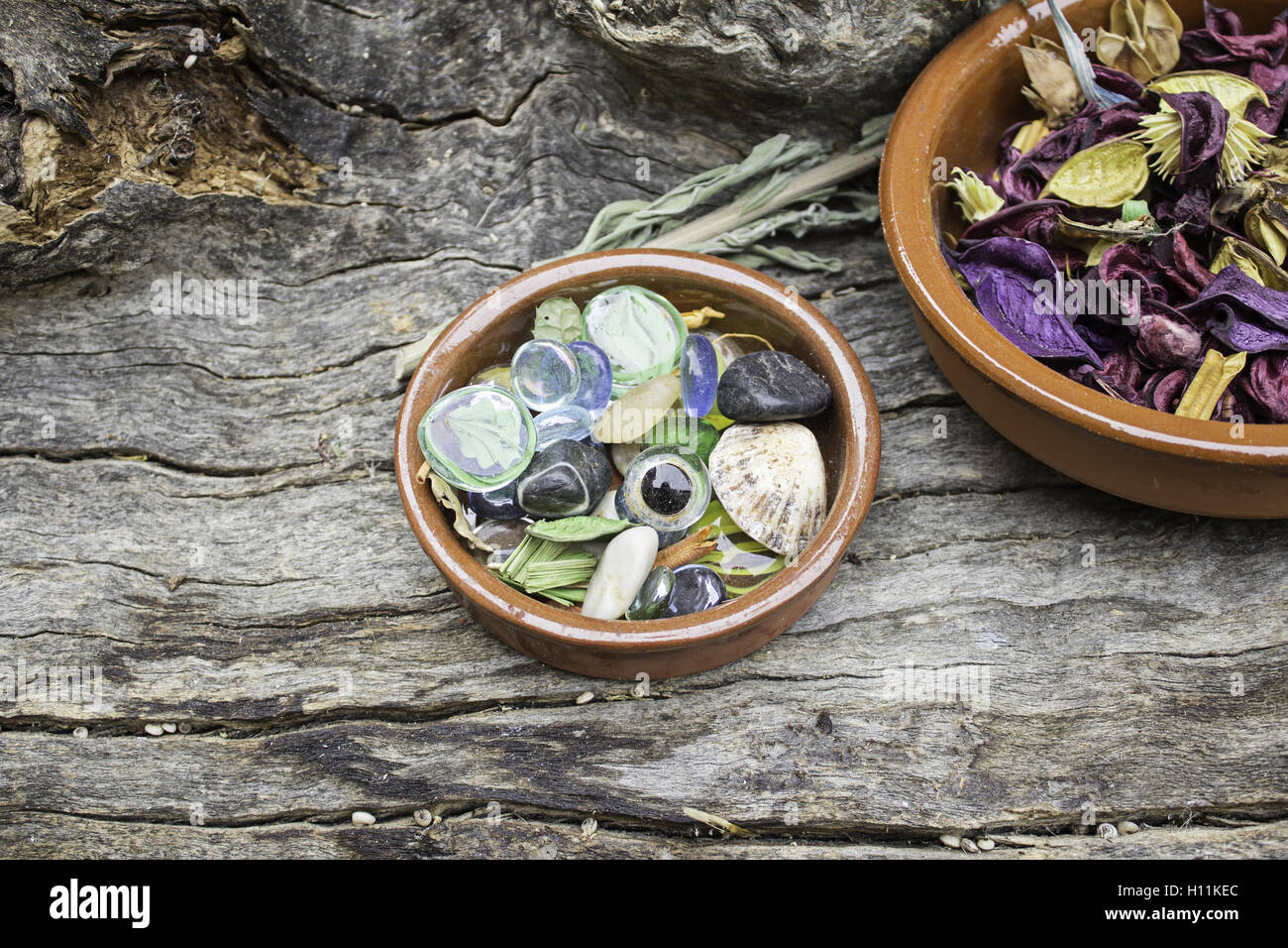 Plate with dry leaves and scented colors Stock Photo - Alamy