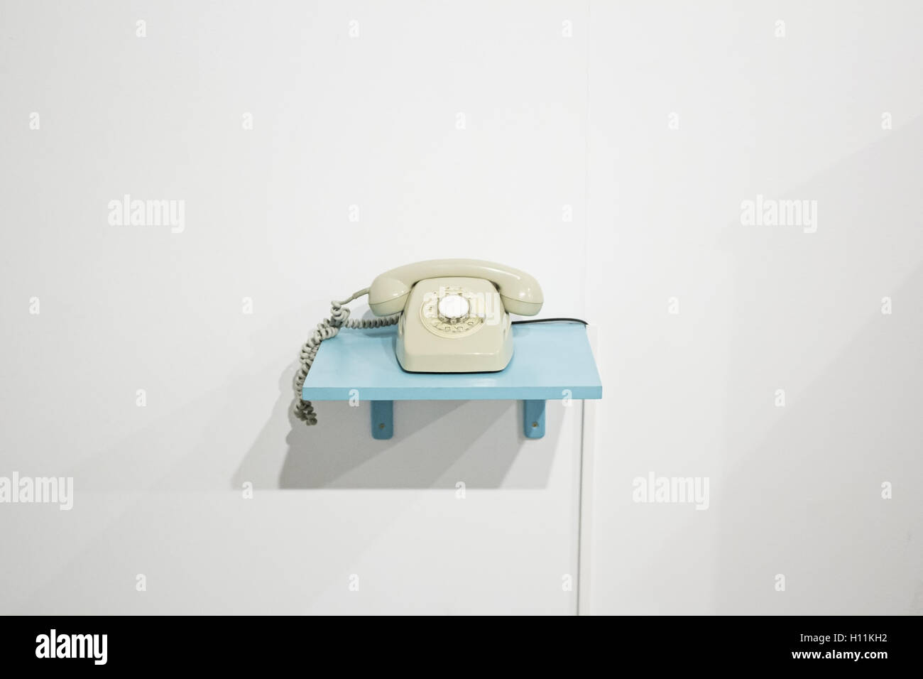 Vintage telephone desktop technology and objects Stock Photo - Alamy
