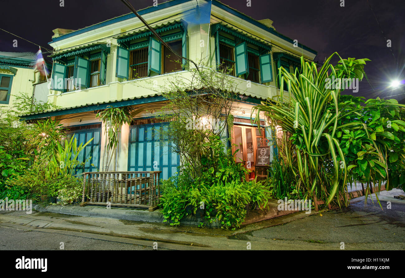 Boutique hotel in the atmospheric Phraeng Phuton Square in Bangkok ...