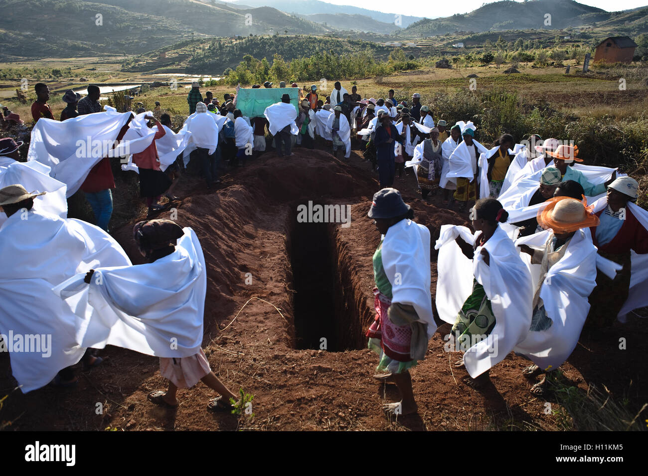 "Famadihana" : funerary tradition known as the turning of the bones ...