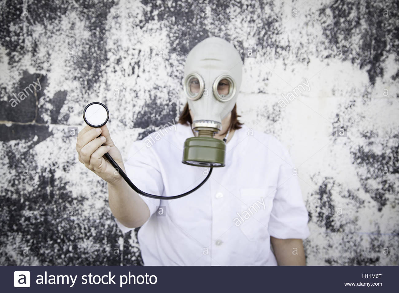 Woman Gas Mask Fear Stock Photos & Woman Gas Mask Fear Stock Images - Alamy