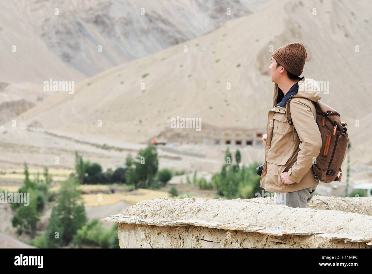 Watching sunrise cliff top hi-res stock photography and images - Alamy