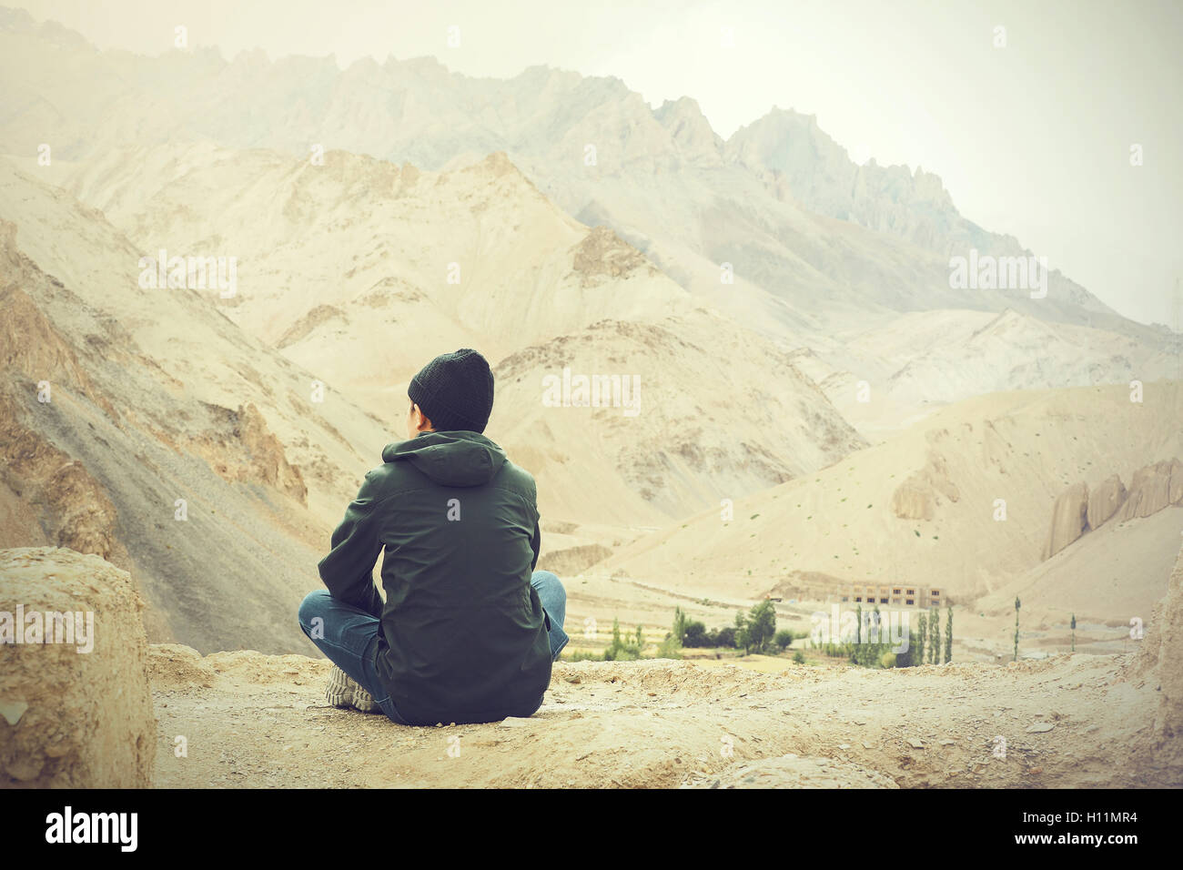 Traveler thinking hi-res stock photography and images - Alamy