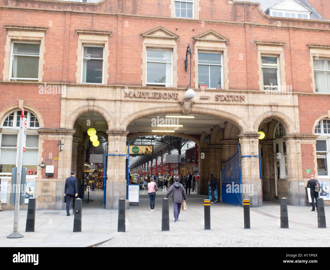 Marylebone station sign london hi-res stock photography and images - Alamy