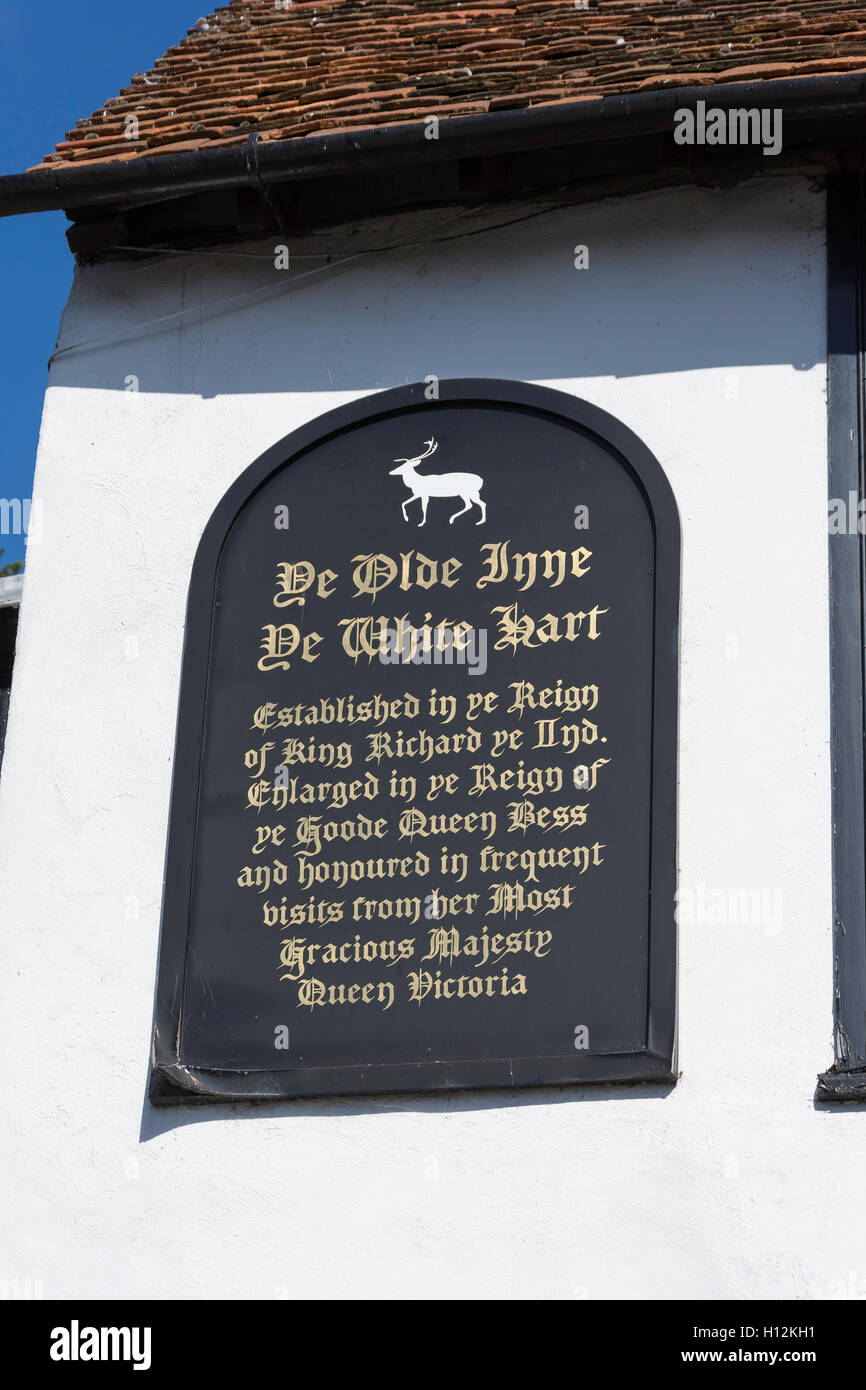 Olde white hart hi-res stock photography and images - Alamy