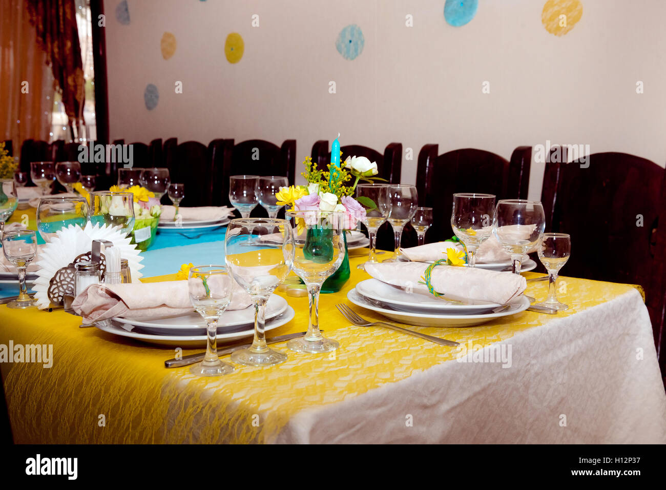Table setting view Stock Photo - Alamy