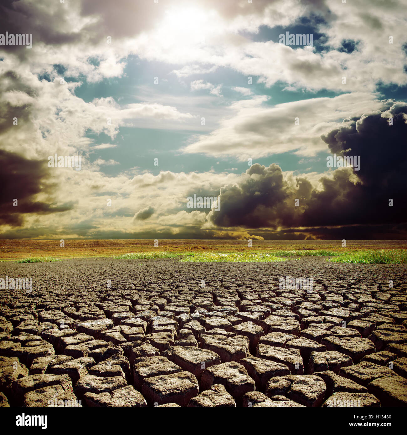 Sun cracks earth hi-res stock photography and images - Alamy