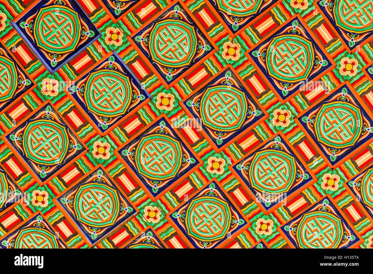 Traditional korean roof hi-res stock photography and images - Alamy