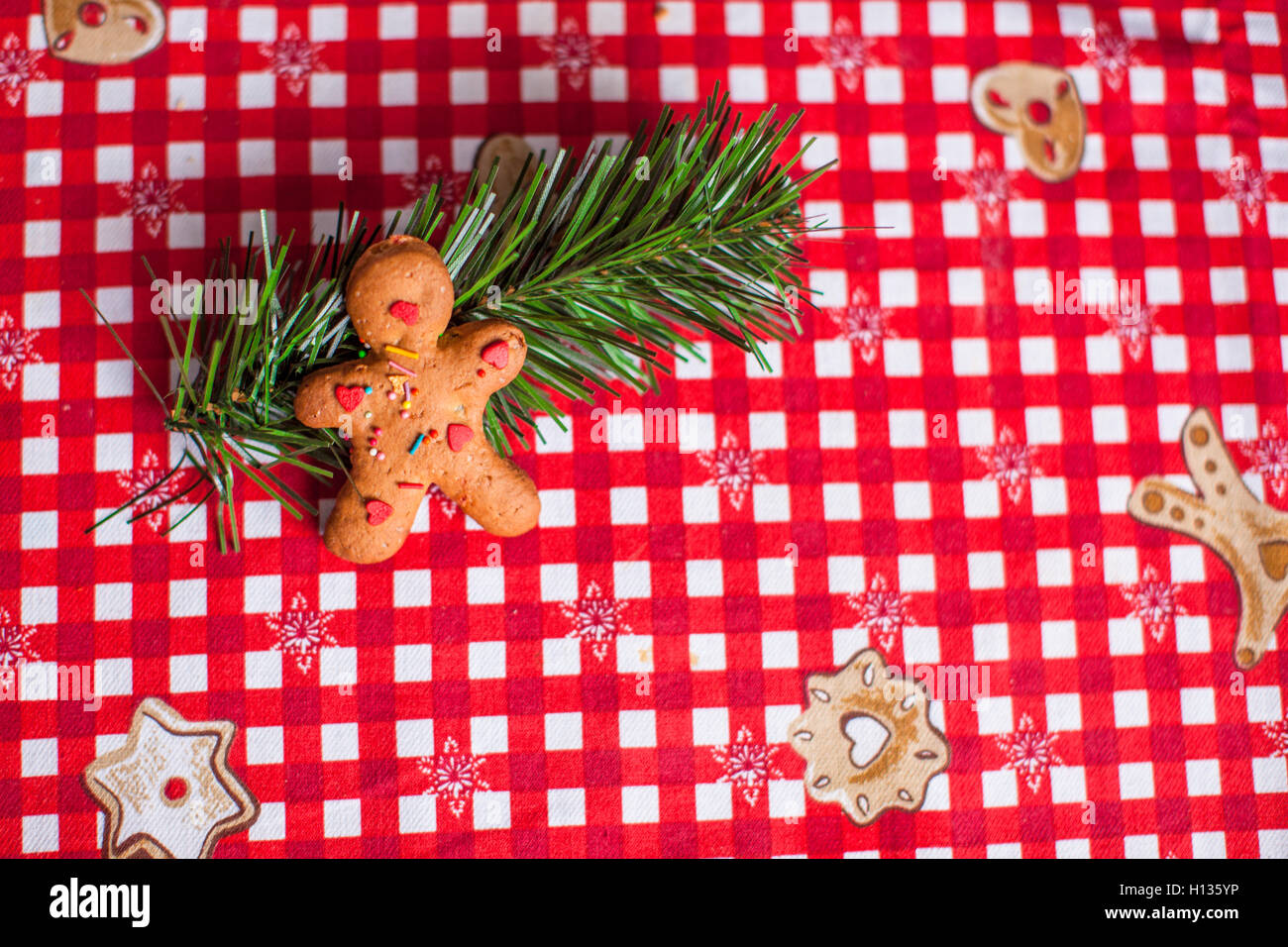 Gingerbread man on tablecloth hi-res stock photography and images - Alamy