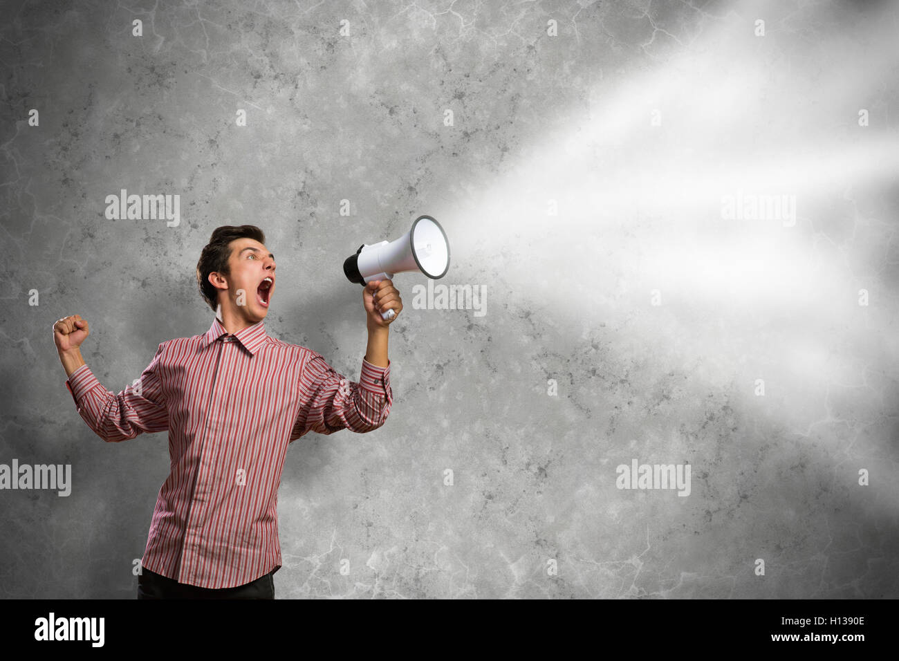 man yells into a megaphone Stock Photo - Alamy