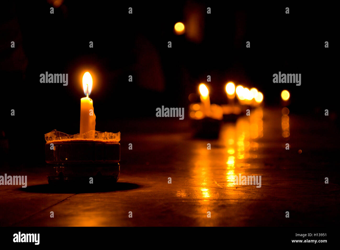 Yellow night light table hi-res stock photography and images - Alamy