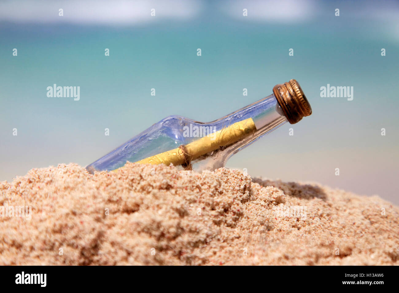 Message in a bottle Stock Photo - Alamy