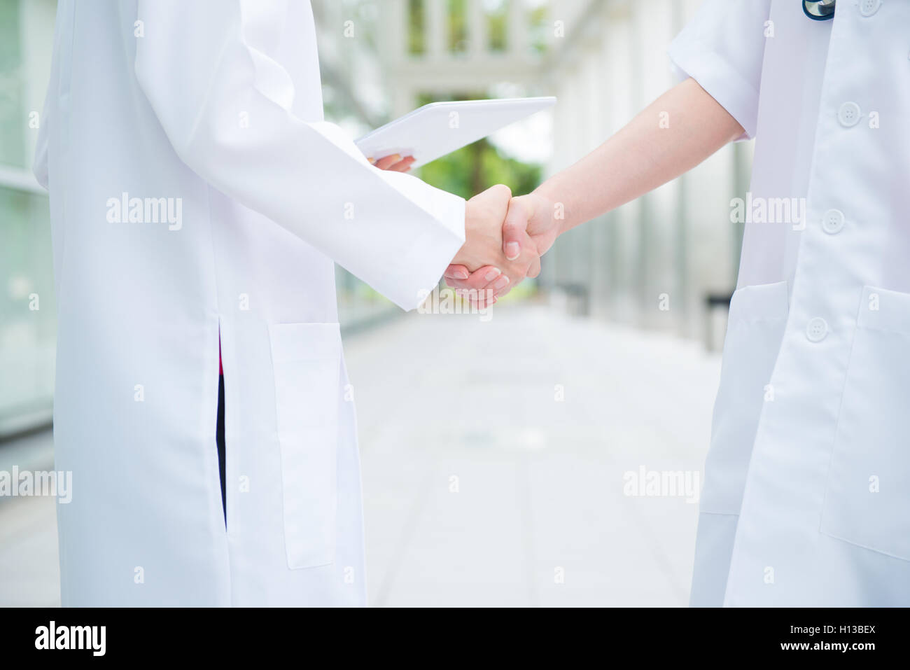 Medical doctors shaking hands Stock Photo - Alamy