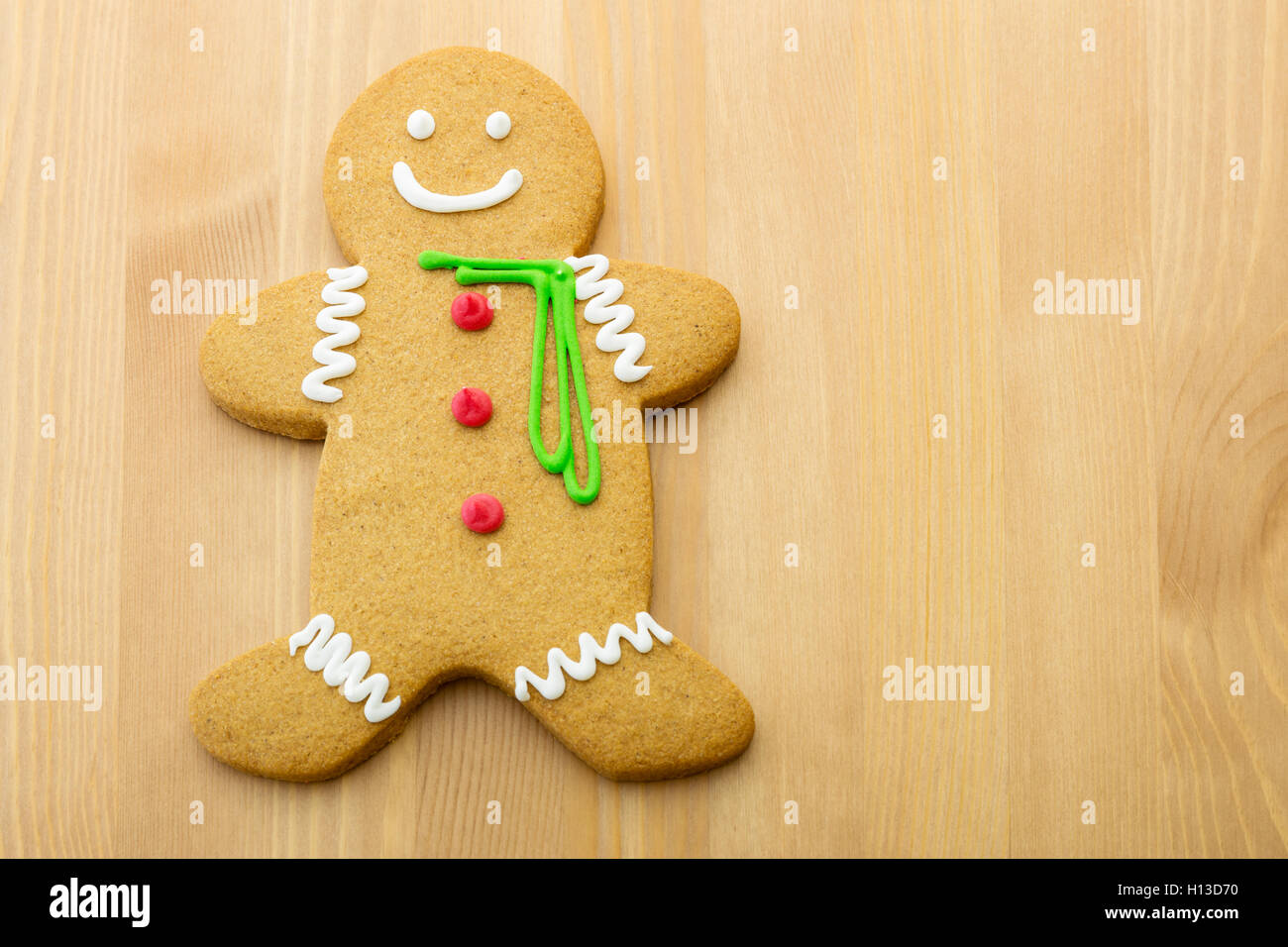 Single ginger bread man gingerbread biscuit hi-res stock photography ...