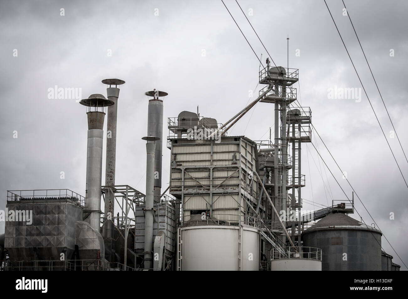 Refinery structure, pipelines and towers, heavy industry overvie Stock ...