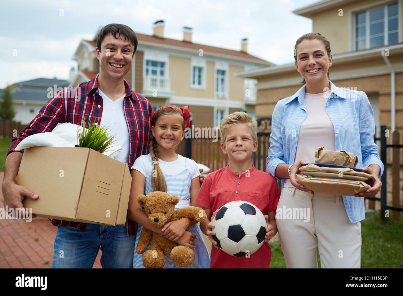 Moving to new house Stock Photo - Alamy