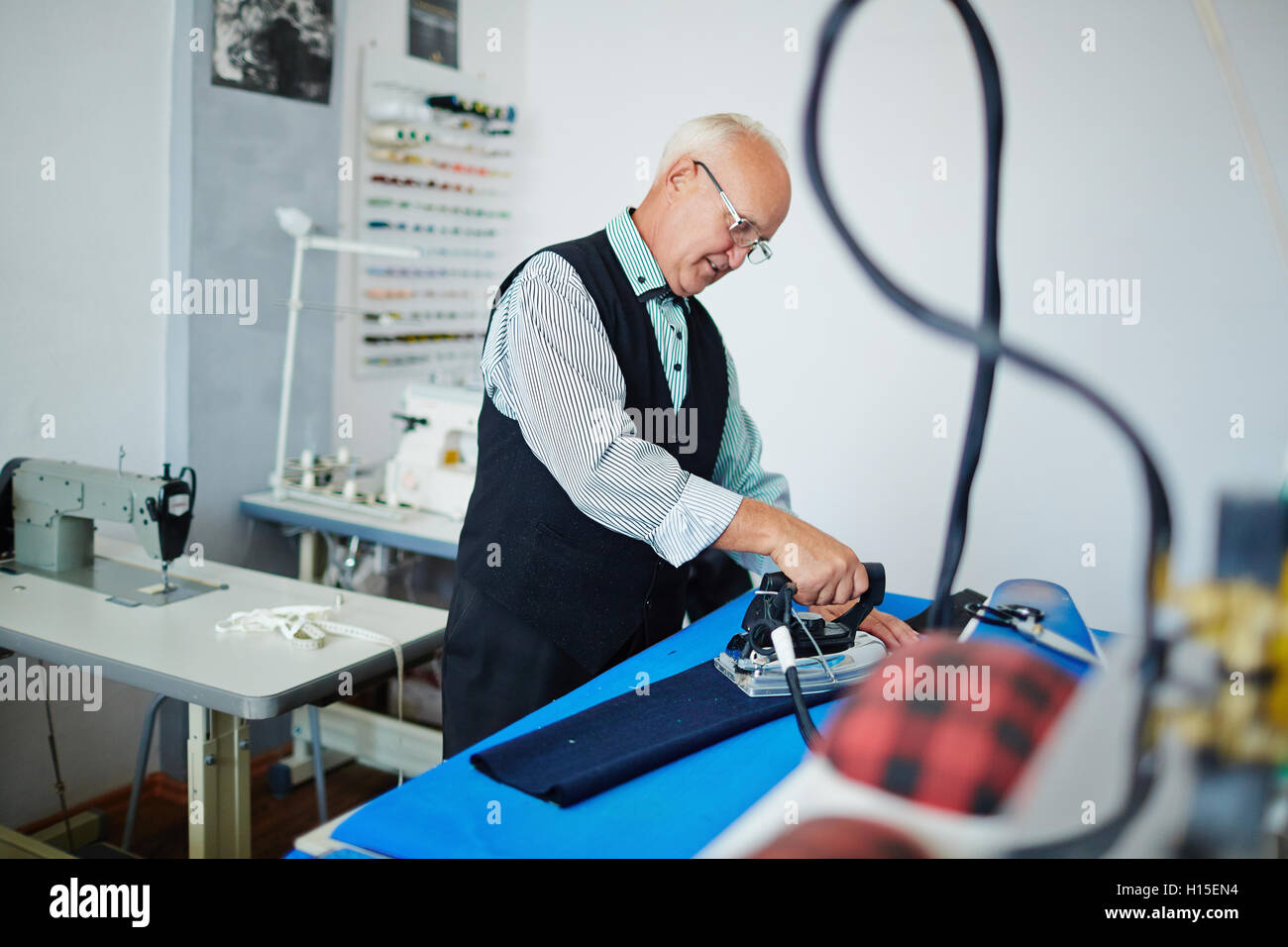 Ironing shop hi-res stock photography and images - Alamy