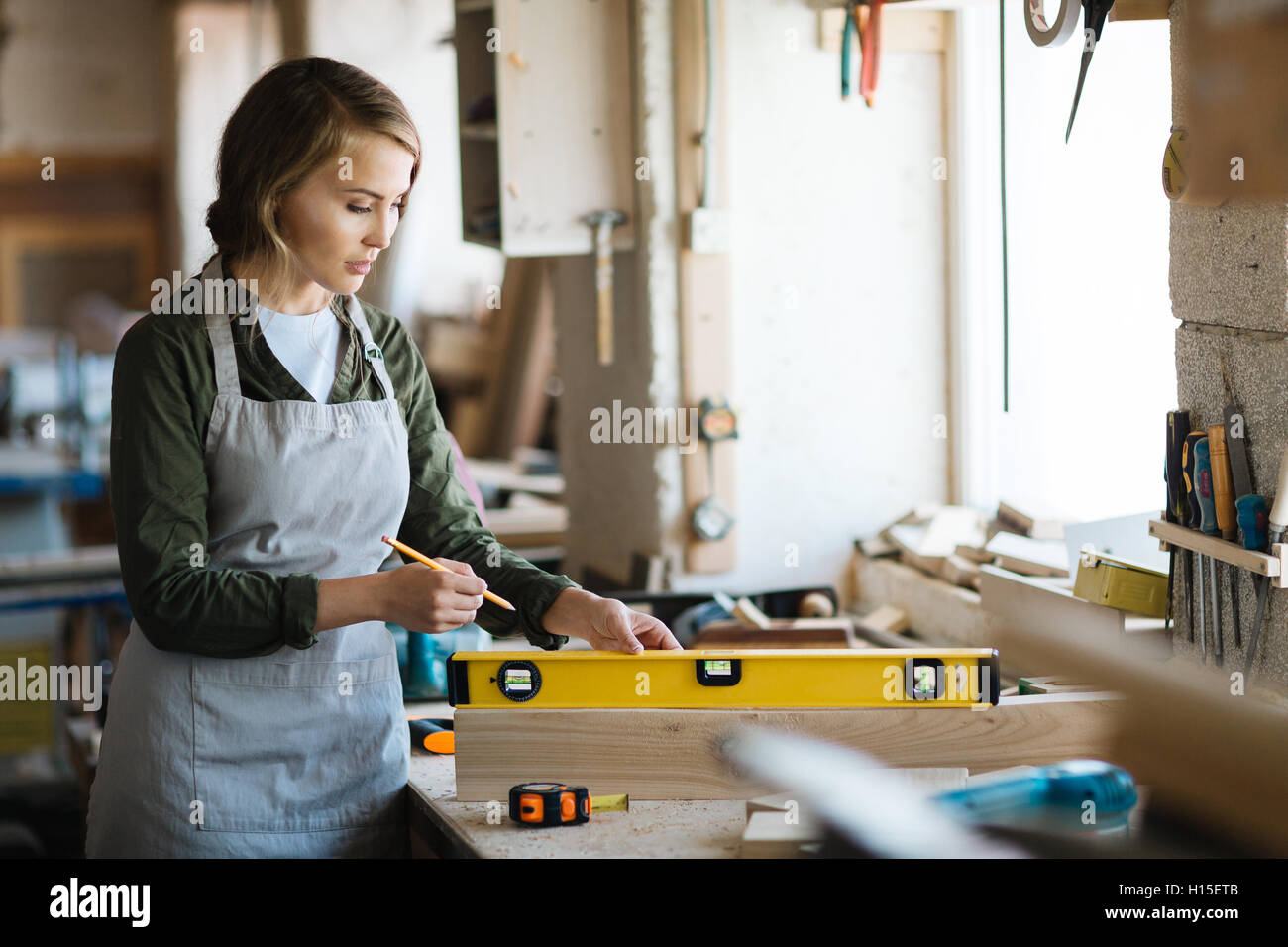 Female carpenter handyman woman hi-res stock photography and images - Alamy