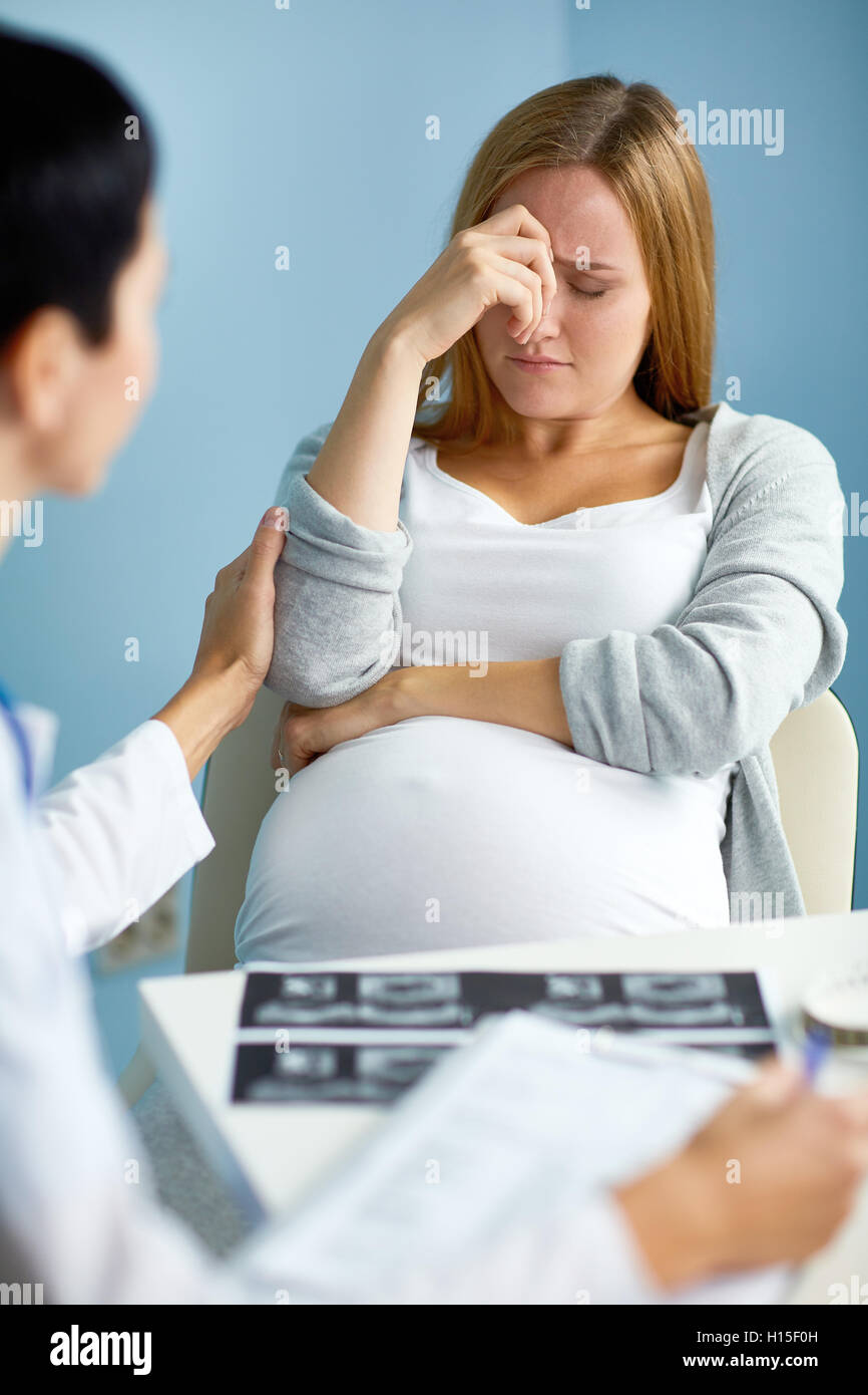Woman worry hospital hi-res stock photography and images - Alamy