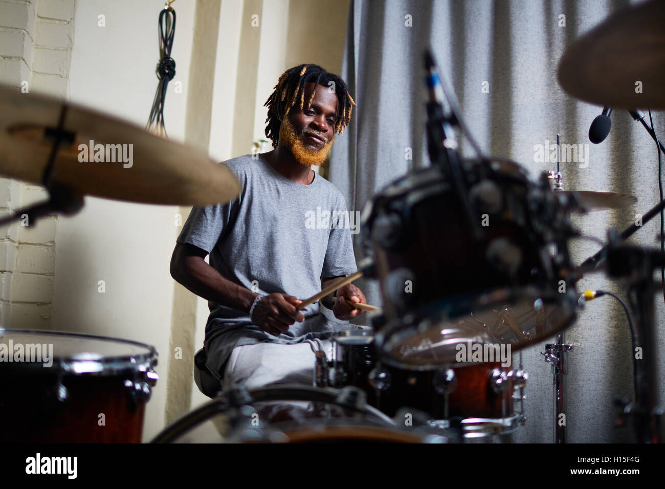 Home garage music studio hi-res stock photography and images - Alamy