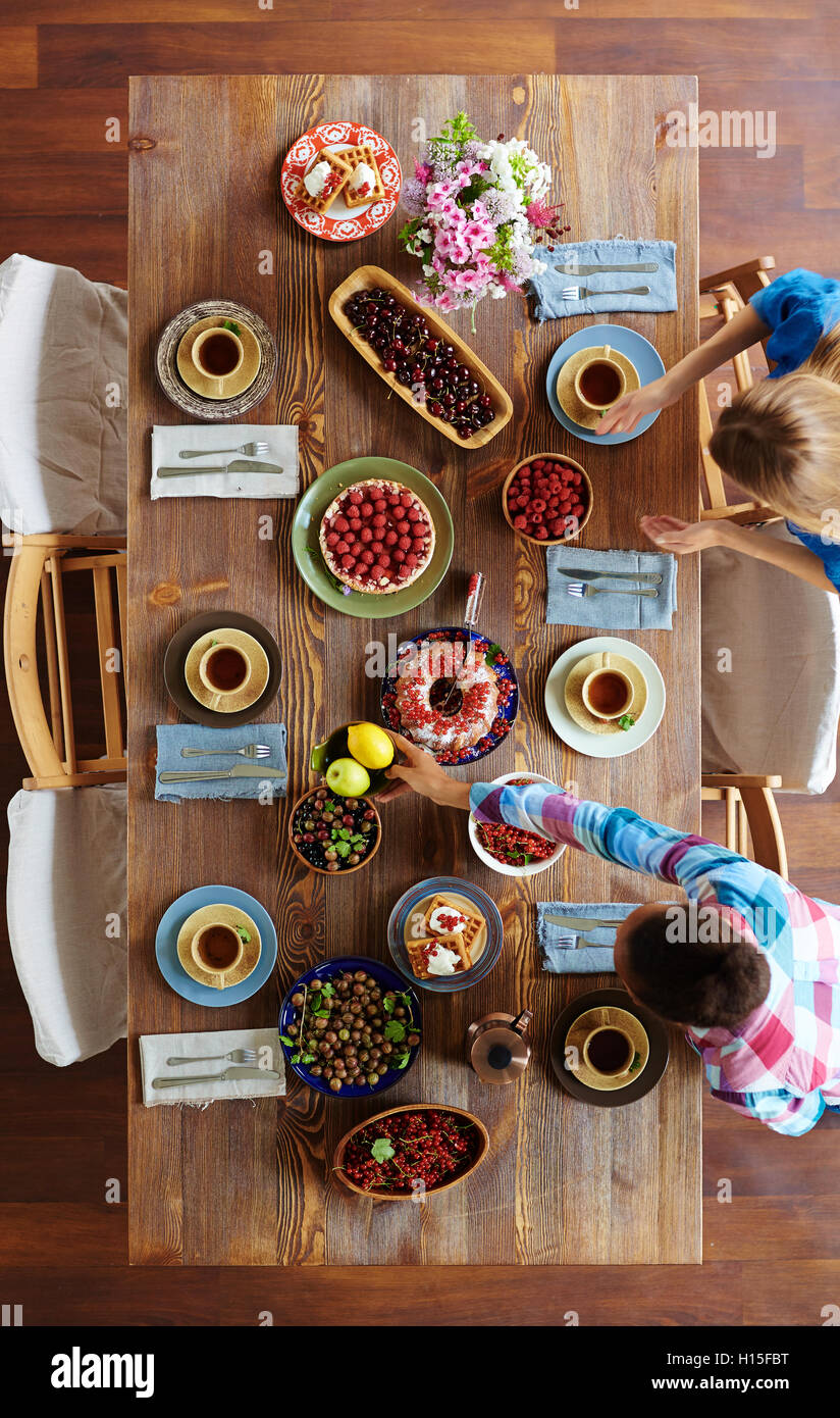 Getting dinner ready hi-res stock photography and images - Alamy