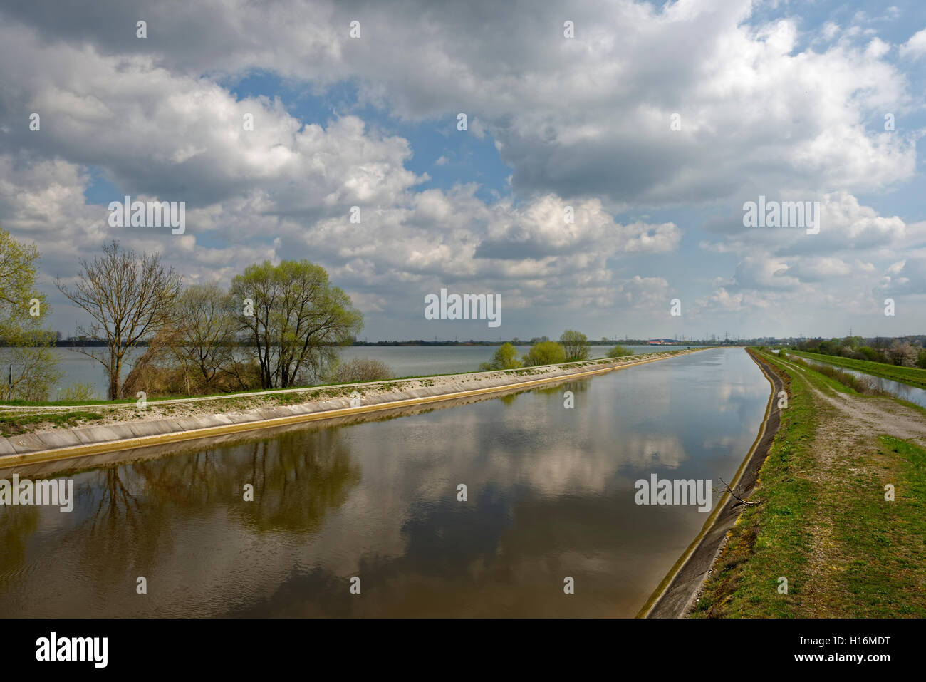 Isar canal at ismaning reservoir hi-res stock photography and images ...