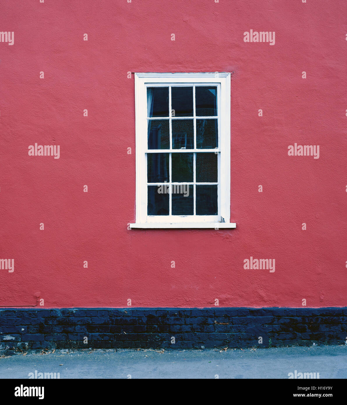 White painted brick house exterior hi-res stock photography and images ...