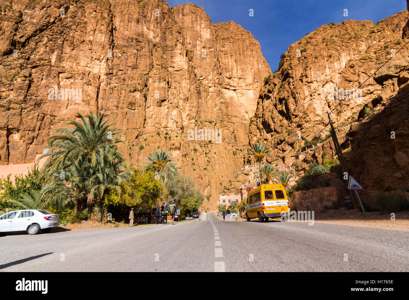 Rock climbing todra gorge morocco hi-res stock photography and images ...