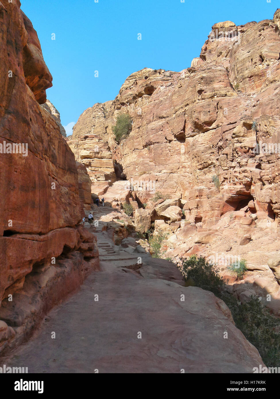 Pathway to the monastery El Deir at Petra, Jordan Stock Photo - Alamy