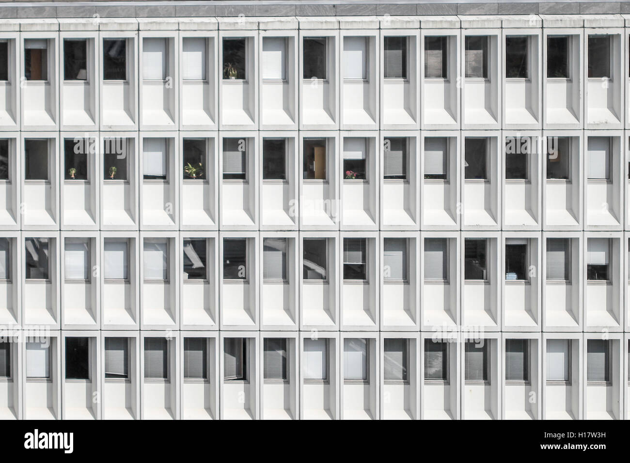 Building with lots of windows Stock Photo - Alamy