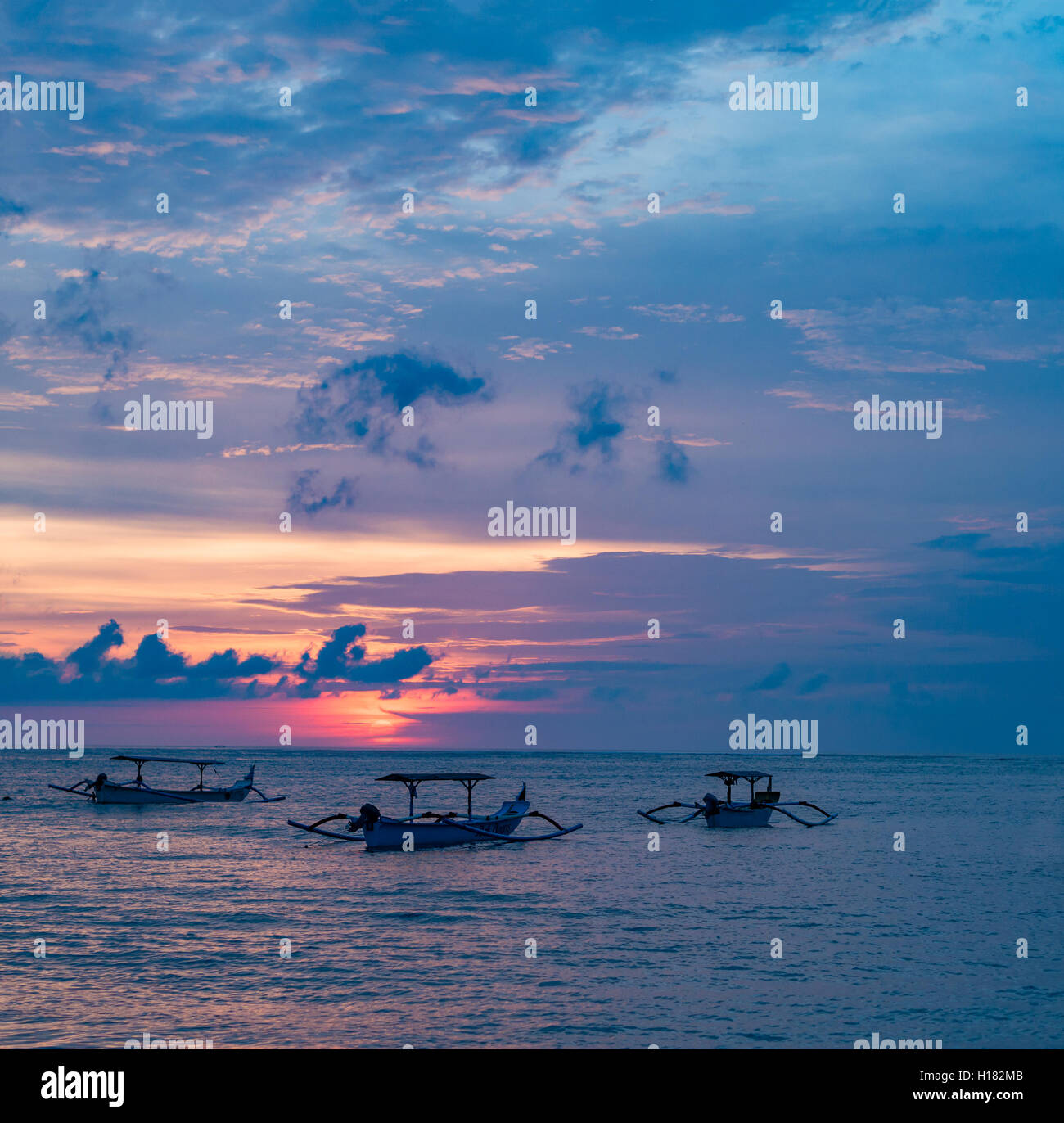 traditional Balinese ships Jukung close on Sanur beach at sunrise, Bali ...