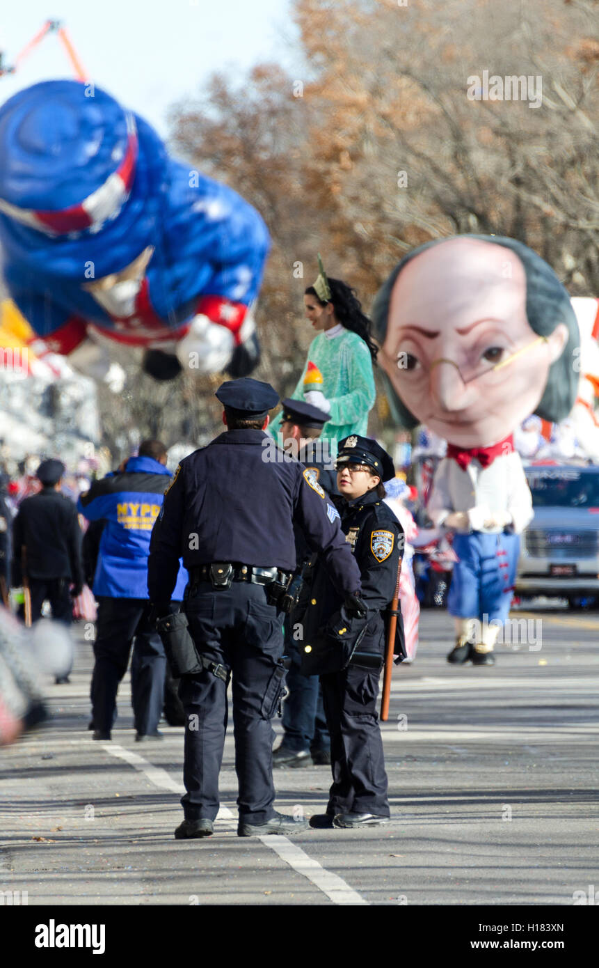 Macy's thanksgiving day parade hi-res stock photography and images - Alamy
