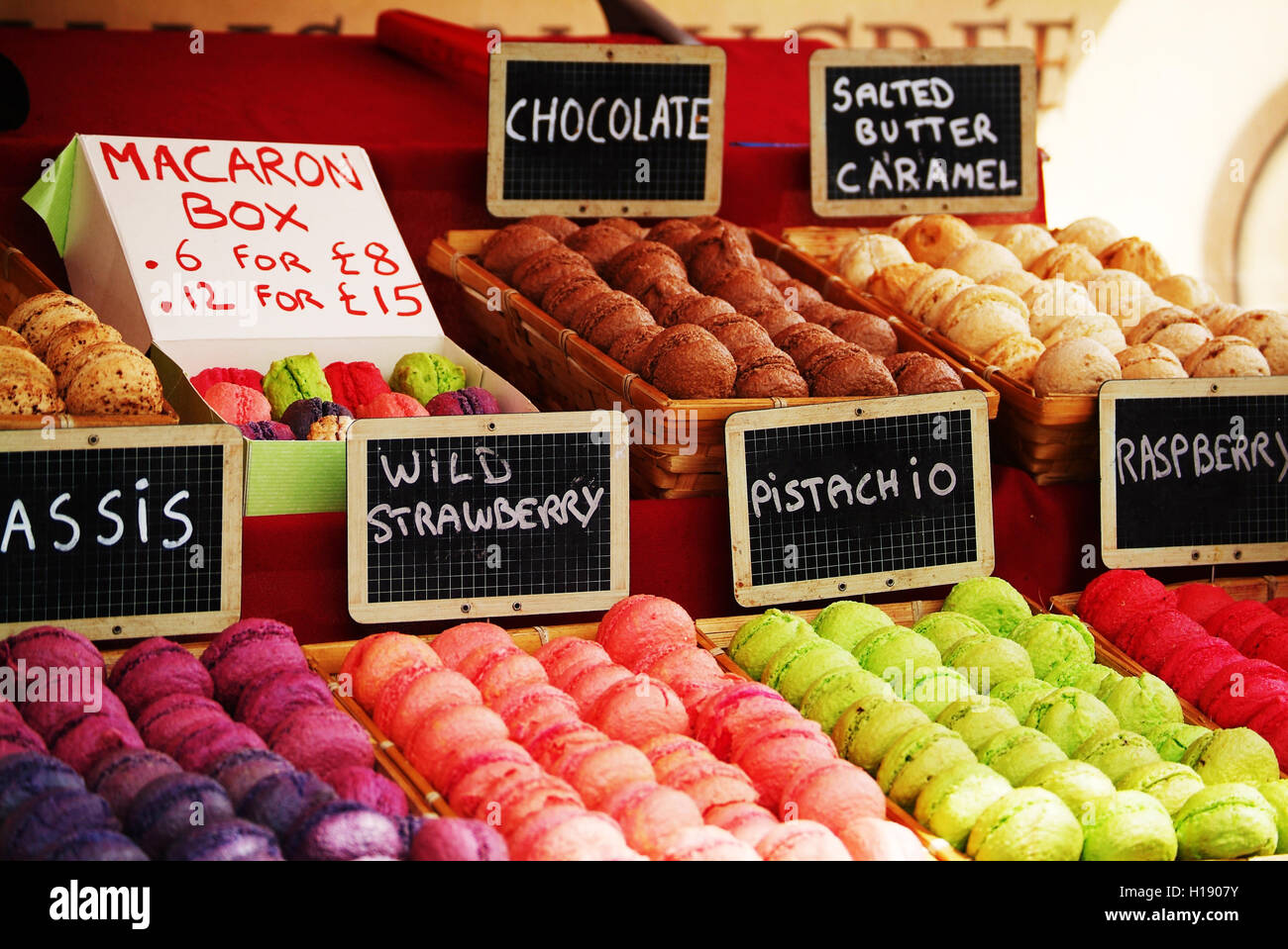 Sale of macaroons hi-res stock photography and images - Alamy