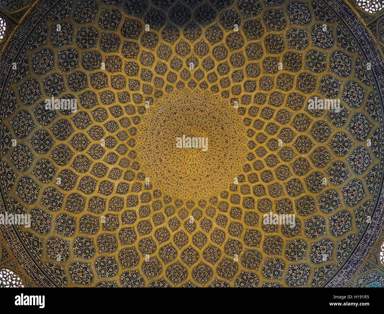 Ceiling design in mosque in hi-res stock photography and images - Alamy
