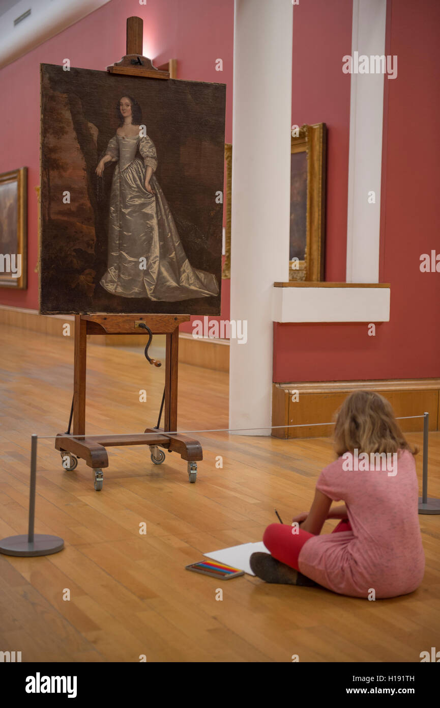 Girl sketching hi-res stock photography and images - Alamy