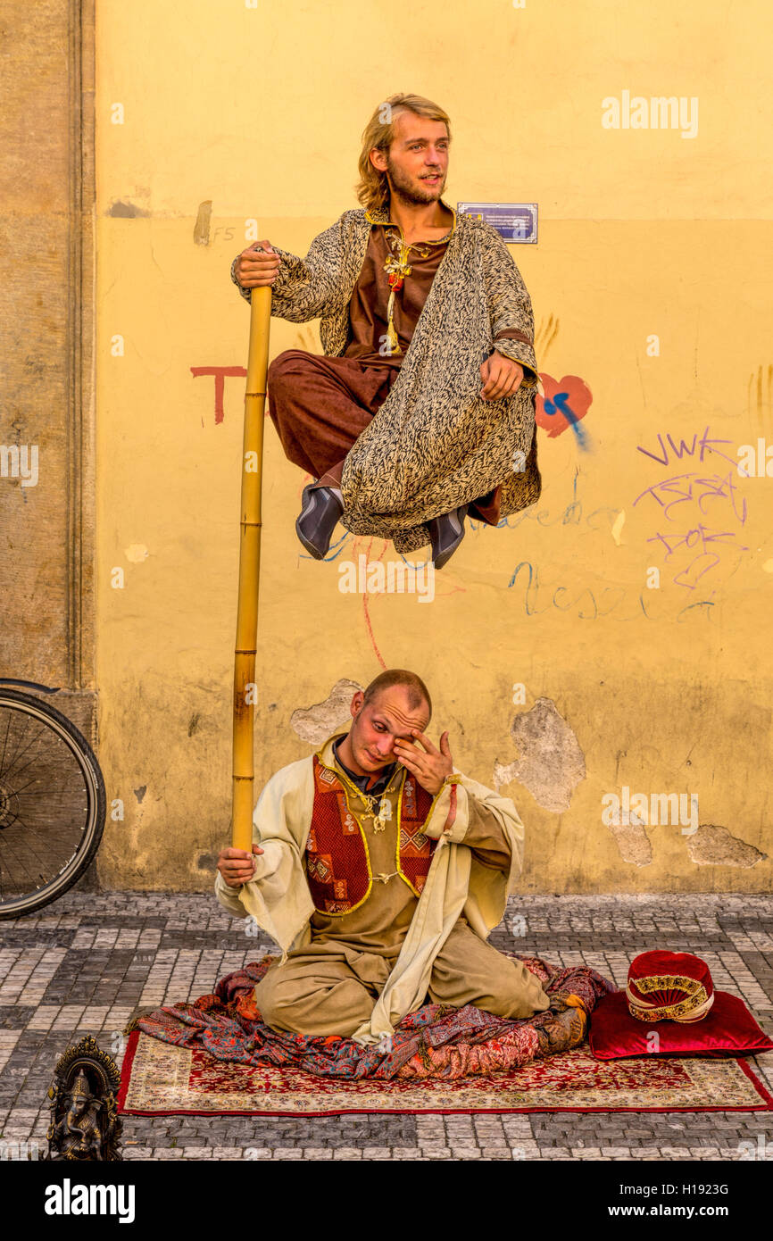 Medieval street performers hi-res stock photography and images - Alamy