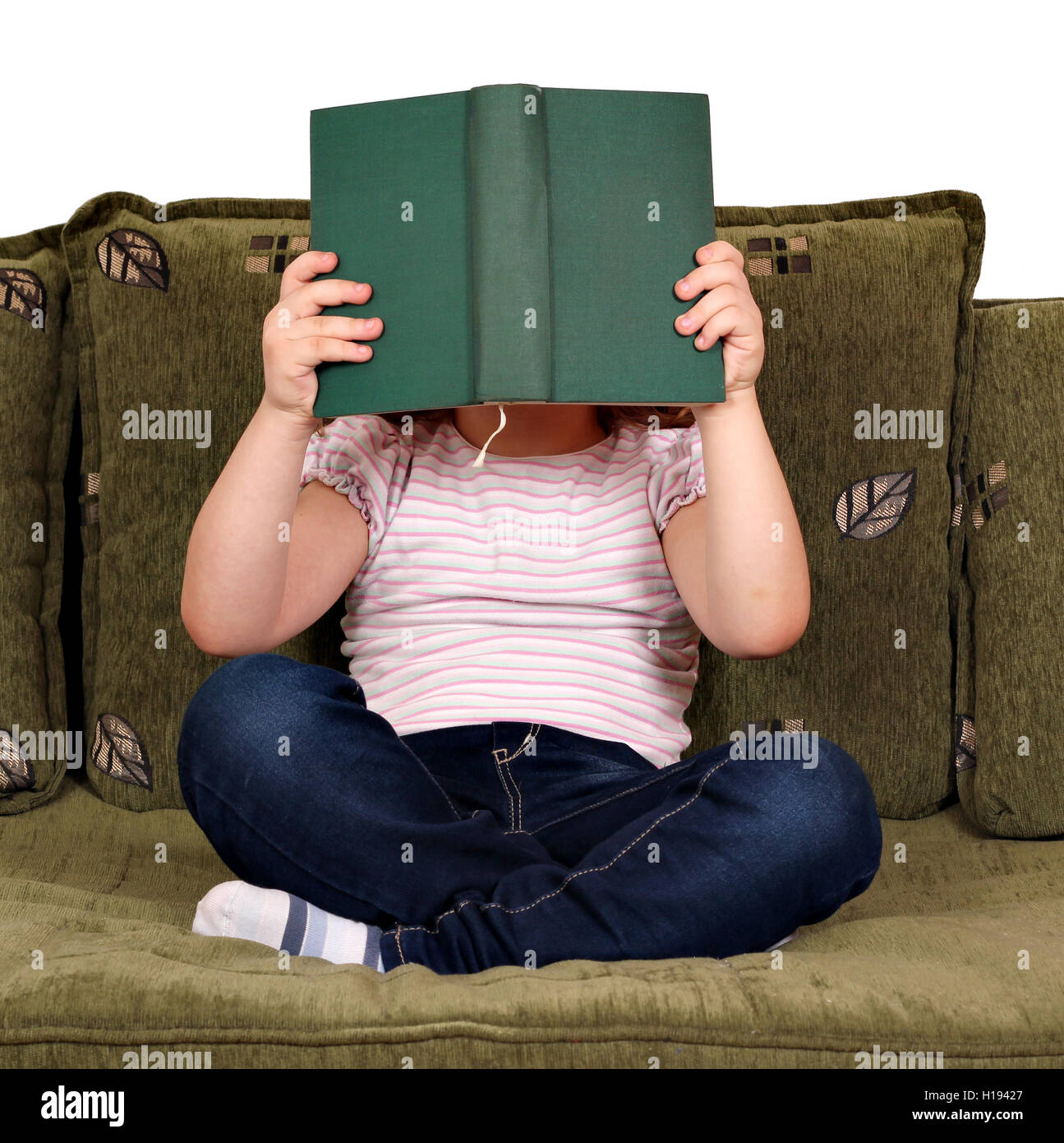 little girl reading a book Stock Photo - Alamy