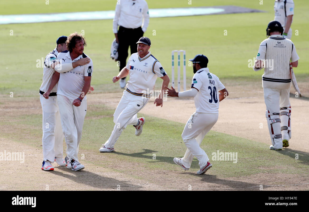 Yorkshires Ryan Sidebottom High Resolution Stock Photography and Images ...