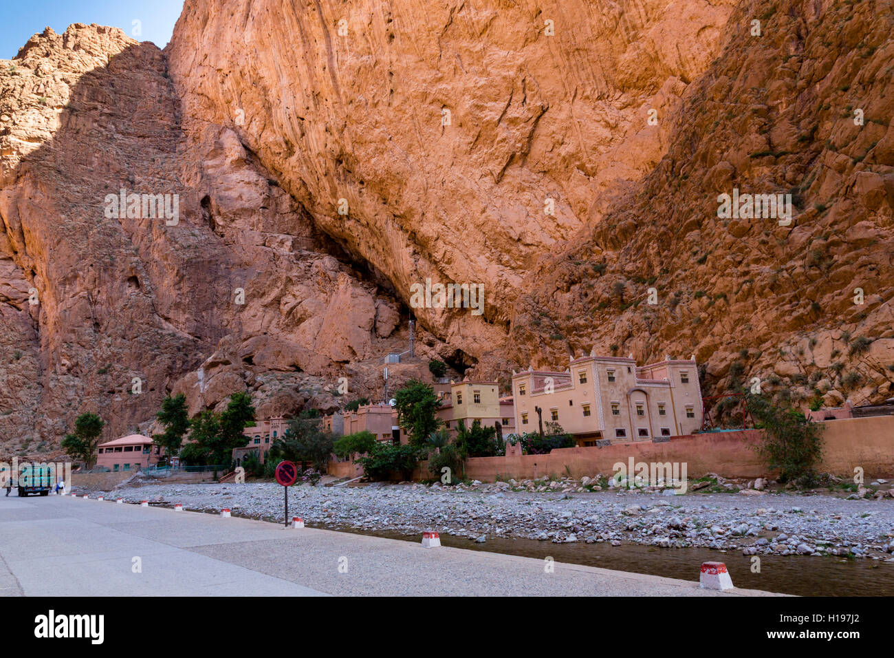 Todra Gorge, Morocco. Kasbah les Roches Hotel and Restaurant Stock ...